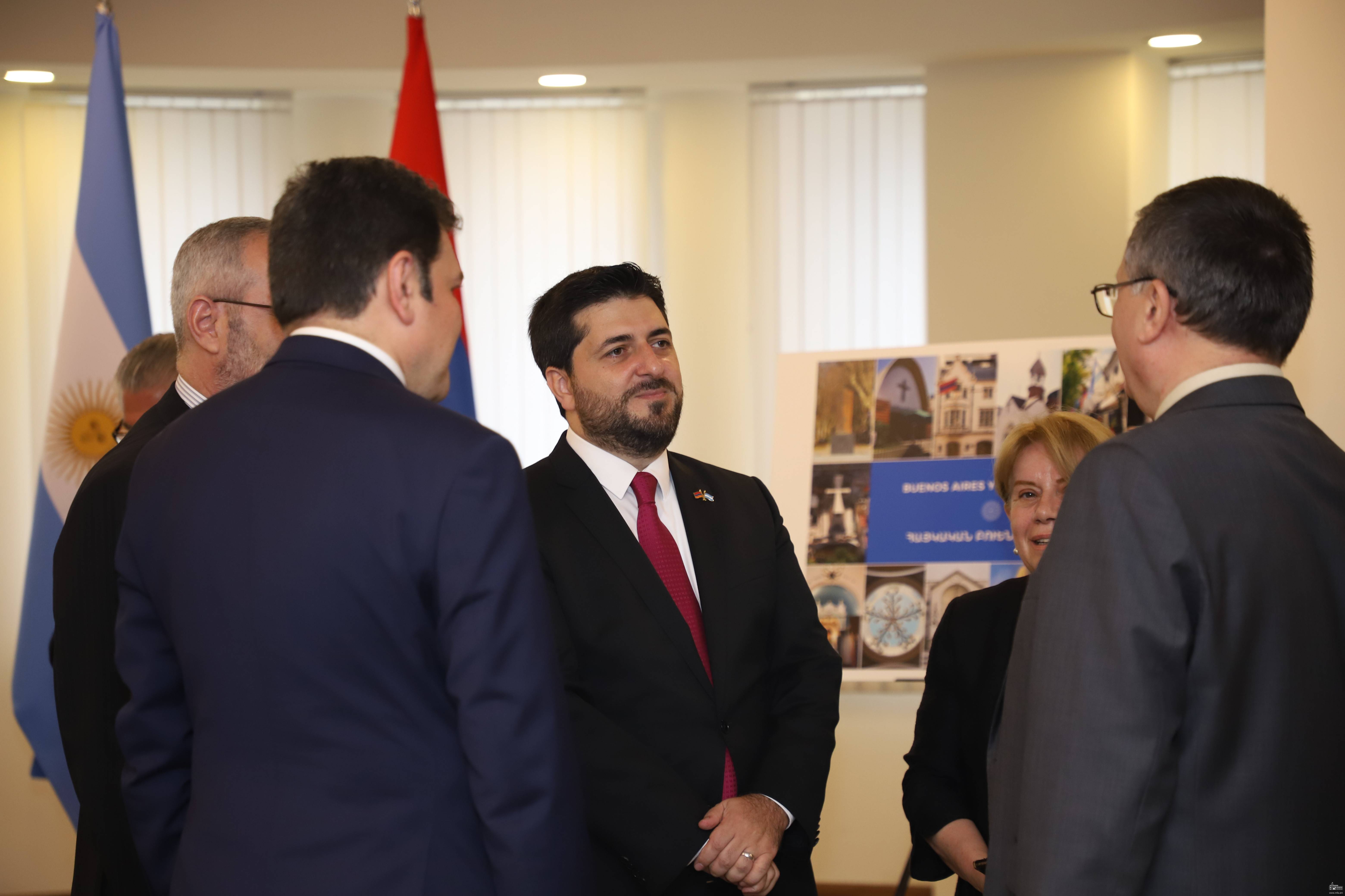 The presentation of the Armenian Buenos Aires picture book at the MFA ...