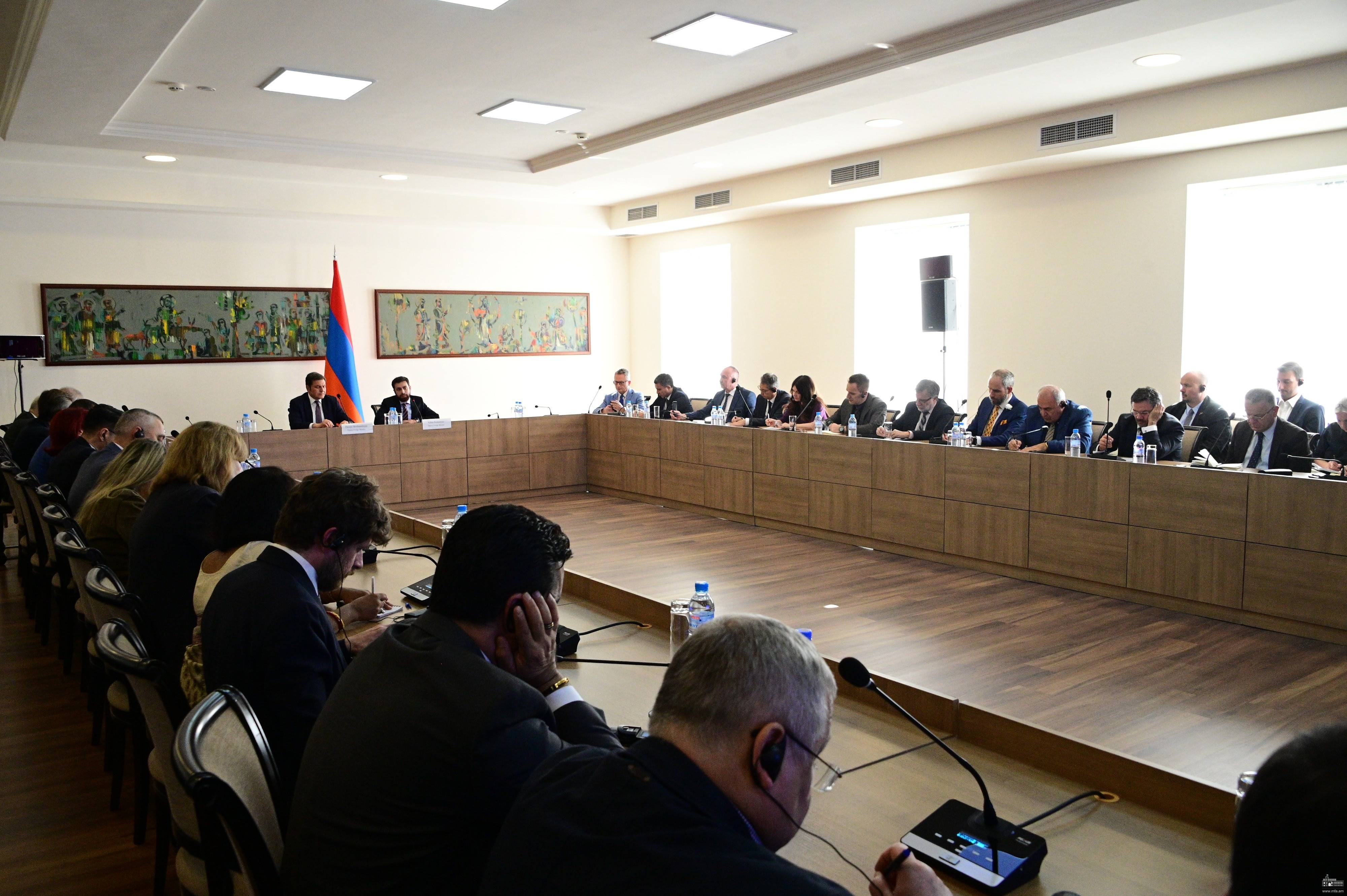Meeting with the heads of diplomatic missions and representatives of ...