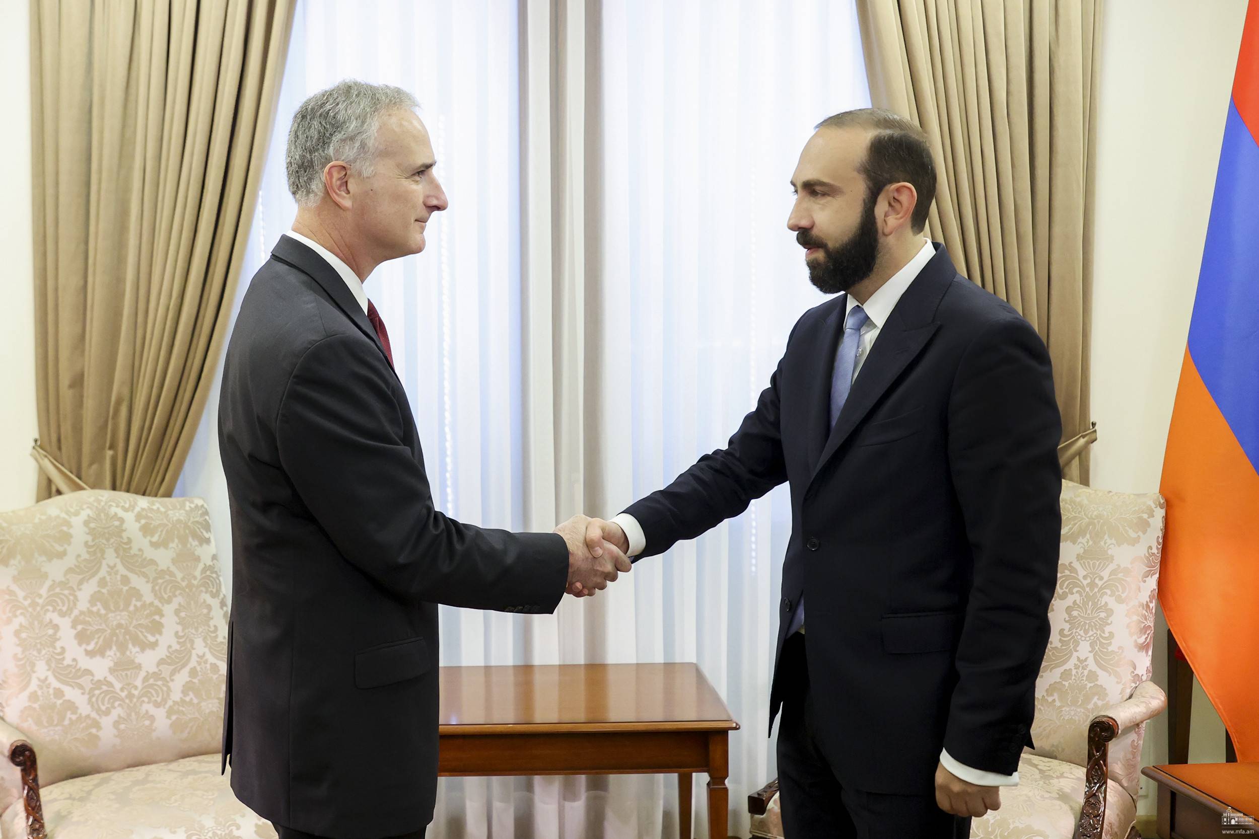 Meeting of Ararat Mirzoyan with Louis Bono - mfa.am