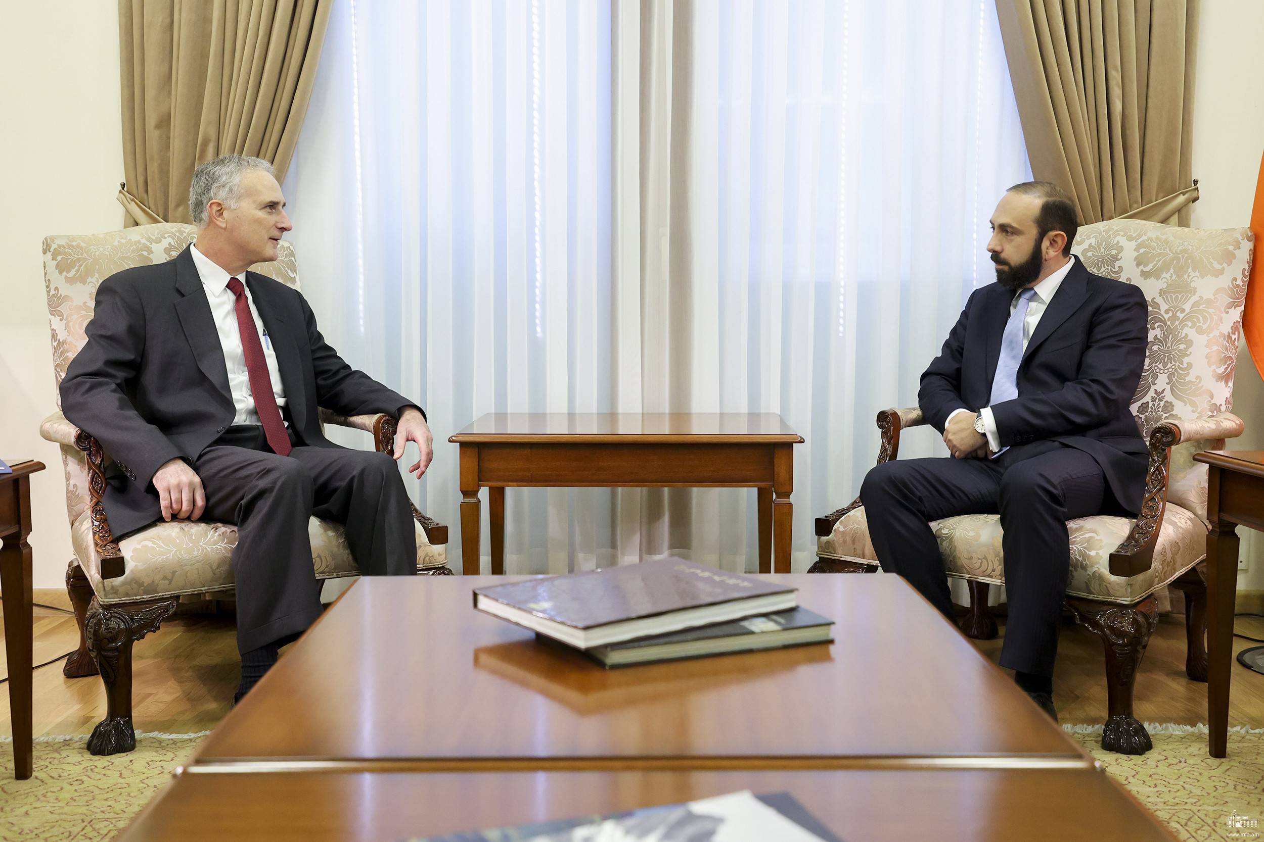Meeting of Ararat Mirzoyan with Louis Bono - mfa.am