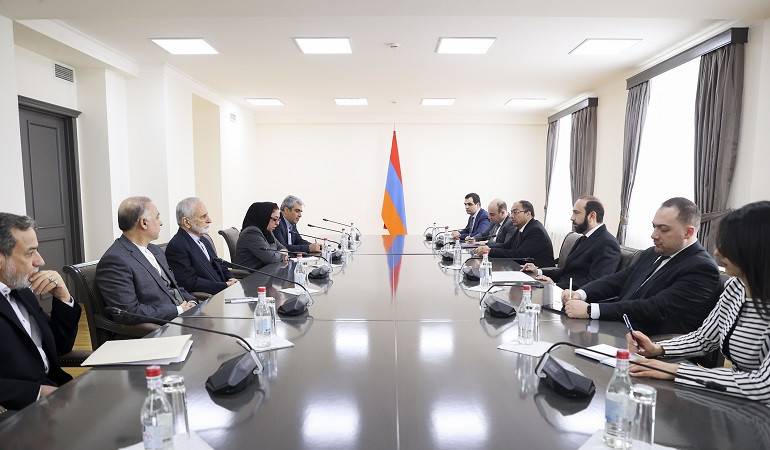 Meeting of the Foreign Minister of Armenia with the Foreign Policy ...